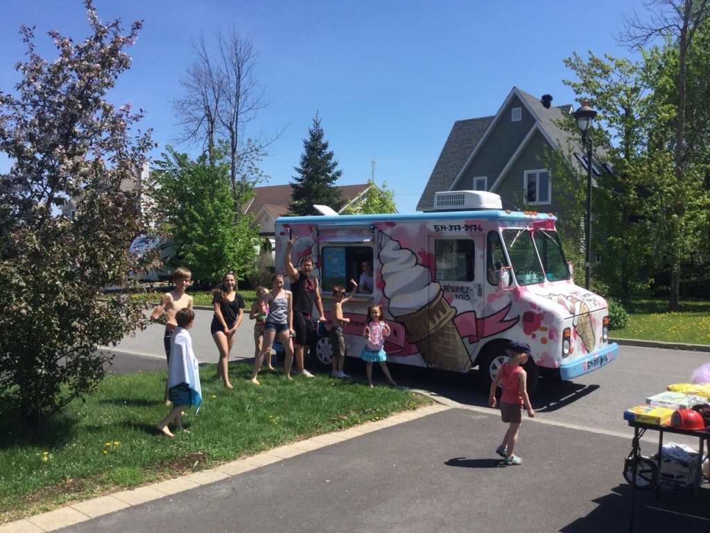 Boule et crème dodo: Un bar laitier mobile qui fait sa marque dans la ...